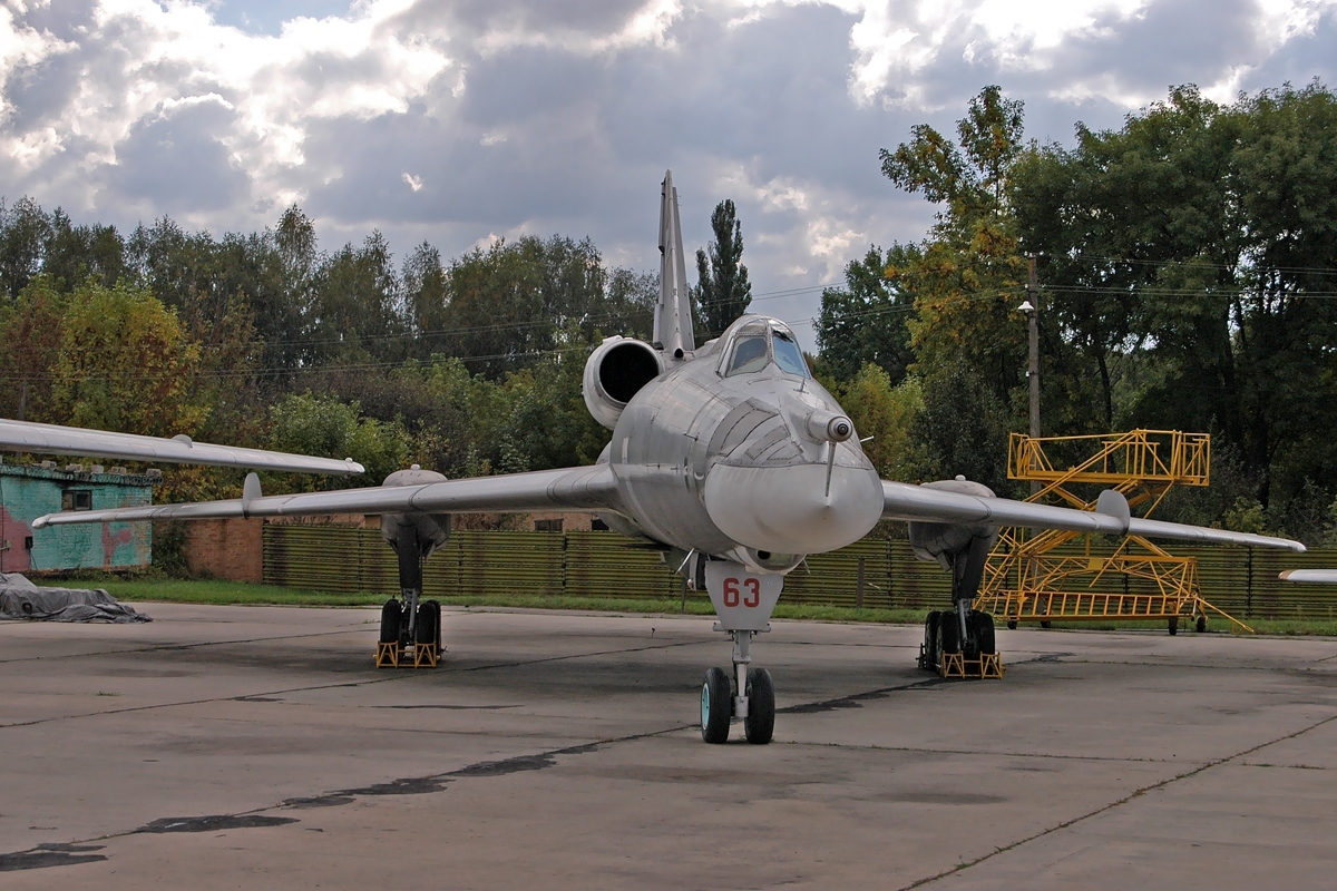Tupolev Tu-22 byl první sovětský nadzvukový bombardér. Posádkami byl ve ...