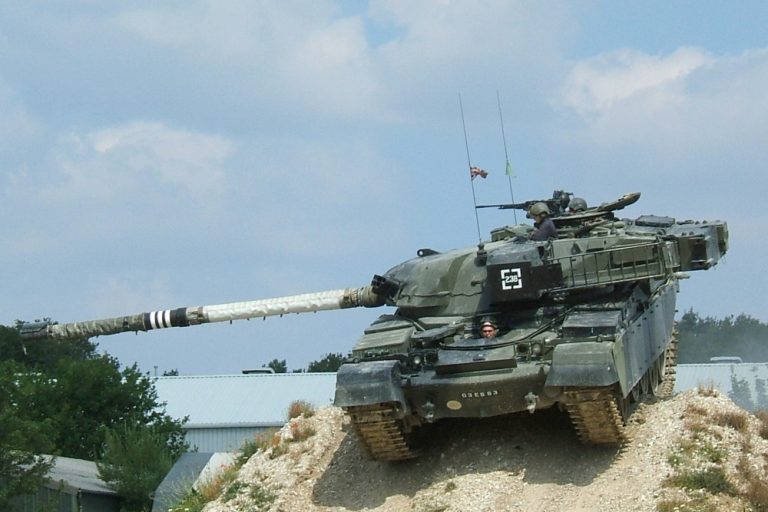 Vojenská vozidla jsou na prodej | ArmádníZpravodaj.cz