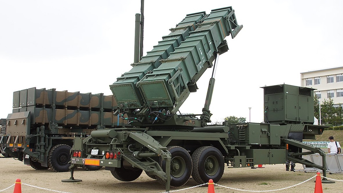 Ruská balistická raketa 9K720 Iskander zničila 2 části MIM-104 Patriot