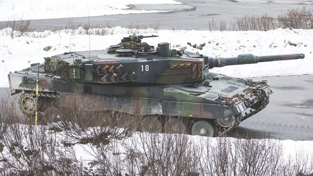 Švýcarské tanky Leopard 2A4 by mohly posílit AČR i Ukrajinu