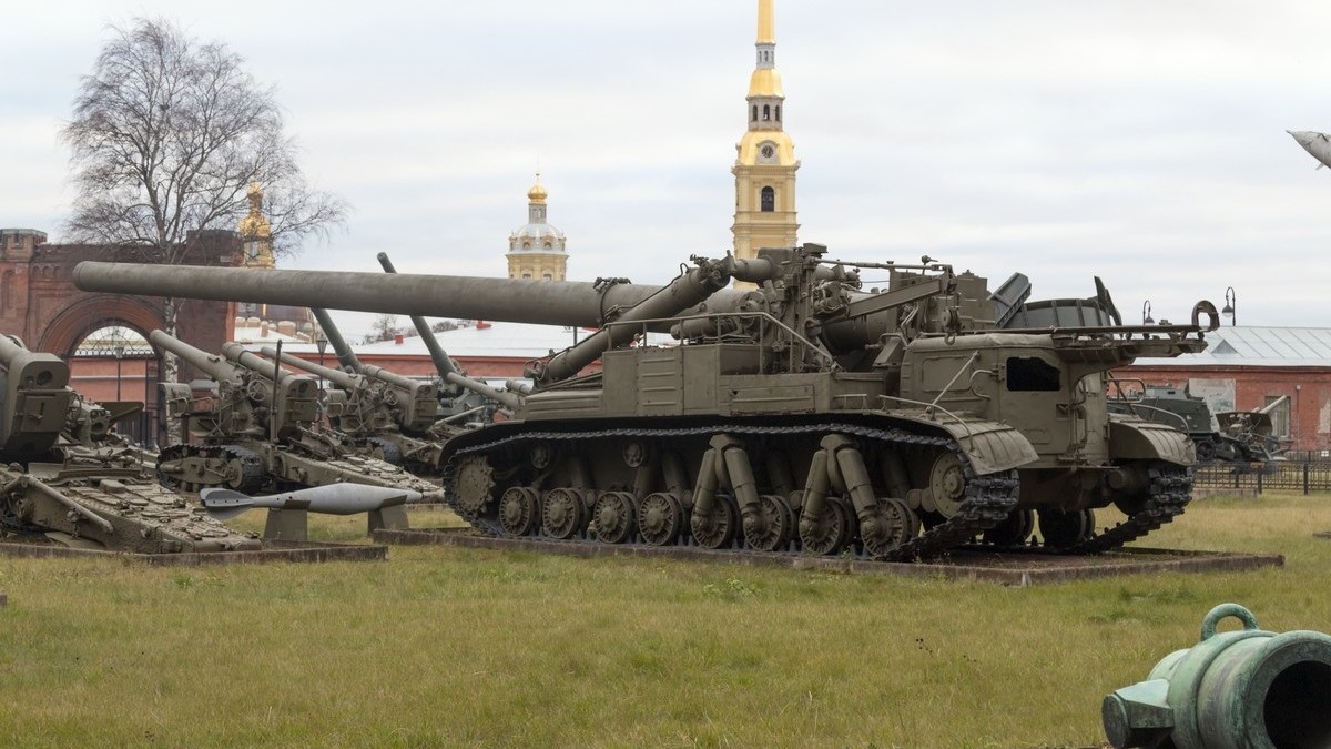 Kolosální sovětský minomet 2B1 Oka ničil při výstřelu sám sebe