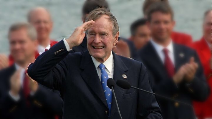 Válečný hrdina George Bush bojoval už v 18 letech proti Japonsku