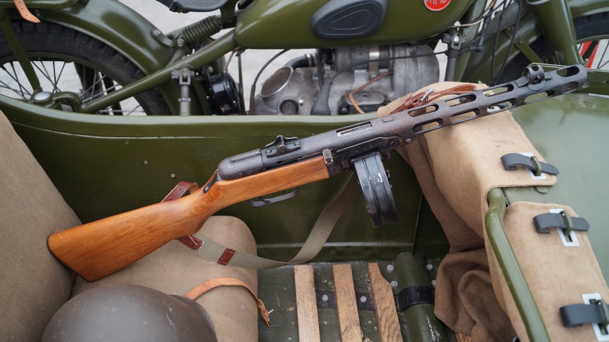 Video: co dokáže zničit PPŠ-41 Špagin, nejsilnější samopal SSSR