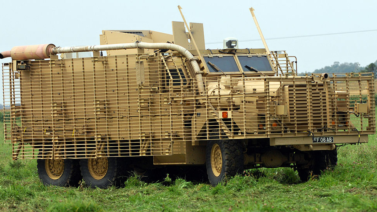 Britské MRAP Mastiff patří mezi největší, ochrání i před ruskými kulomety