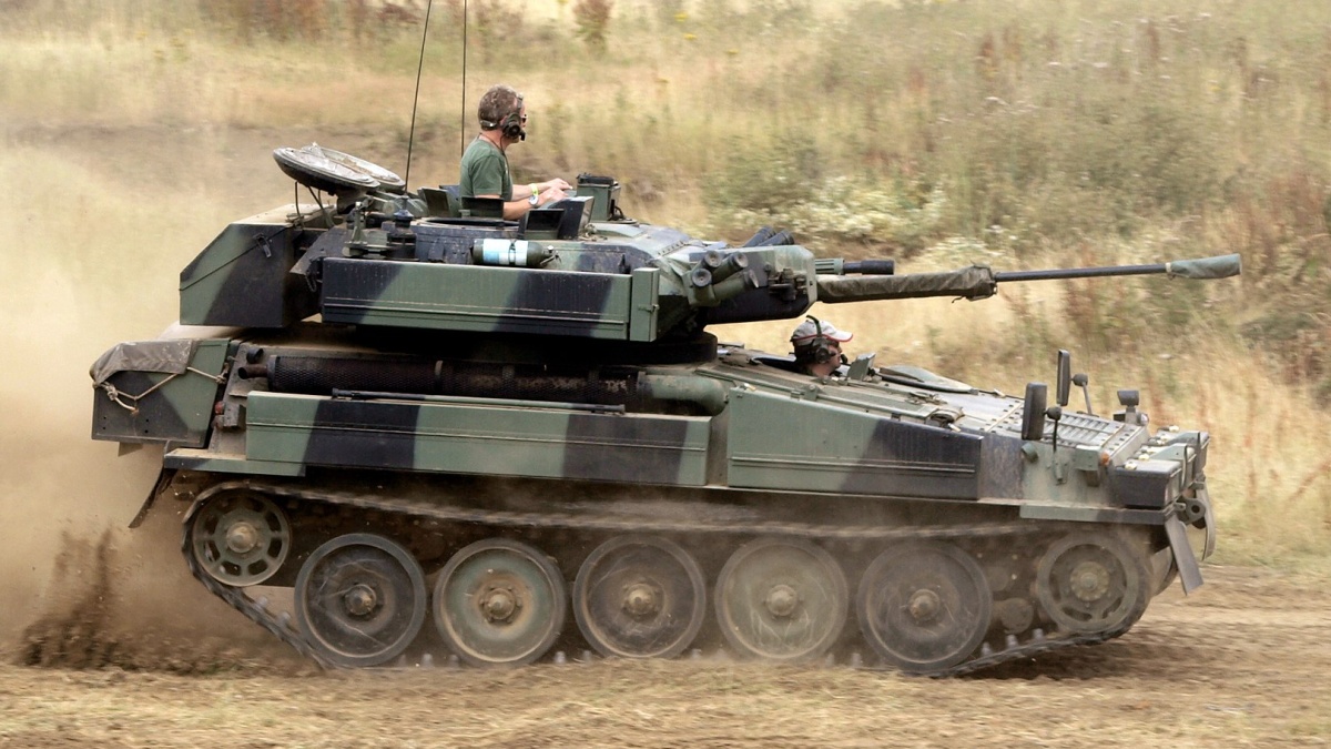 Obrněná vozidla Scimitar jsou opravdu „prcci“, ale zničí i tank či letadlo
