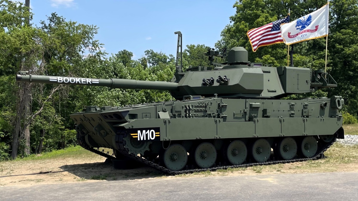 Americký M10 Booker s tankovým kanonem je pořádná bestie
