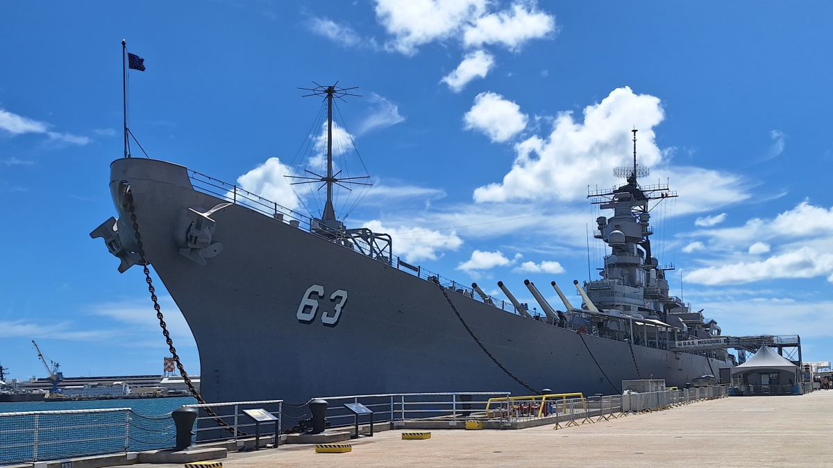 Fotky: osobní prohlídla lodi USS Missouri. kde kapitulovali Japonci