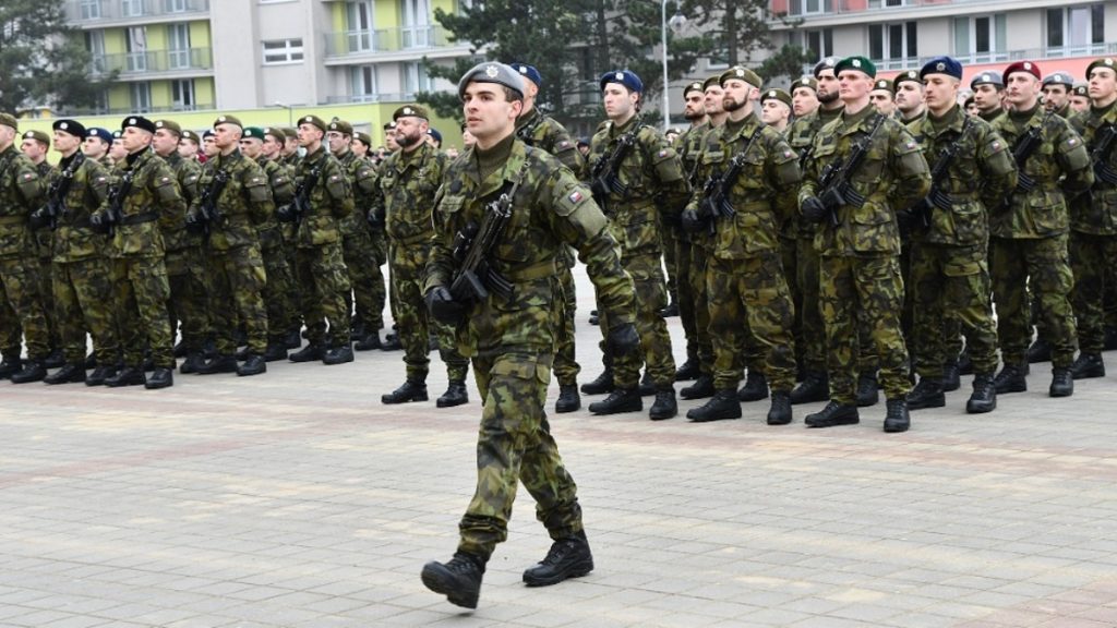 AČR má 200 nových vojáků, potřebovala by jich však výrazně více