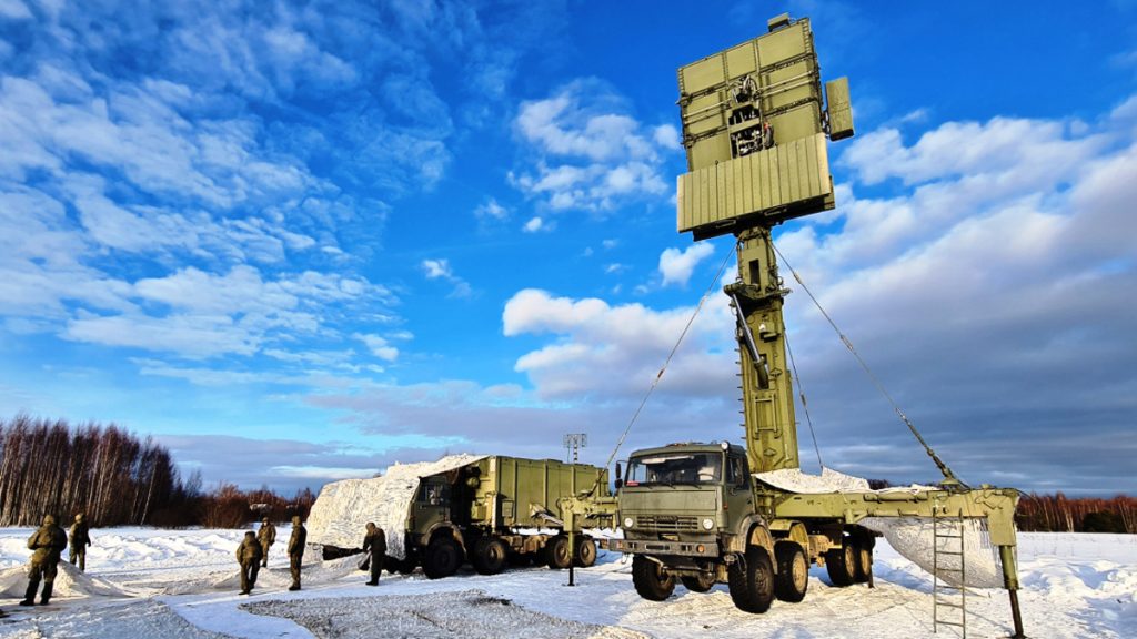 Ruský radar se mezi stromy neschoval, byl obrovský. Stačil 1 zásah