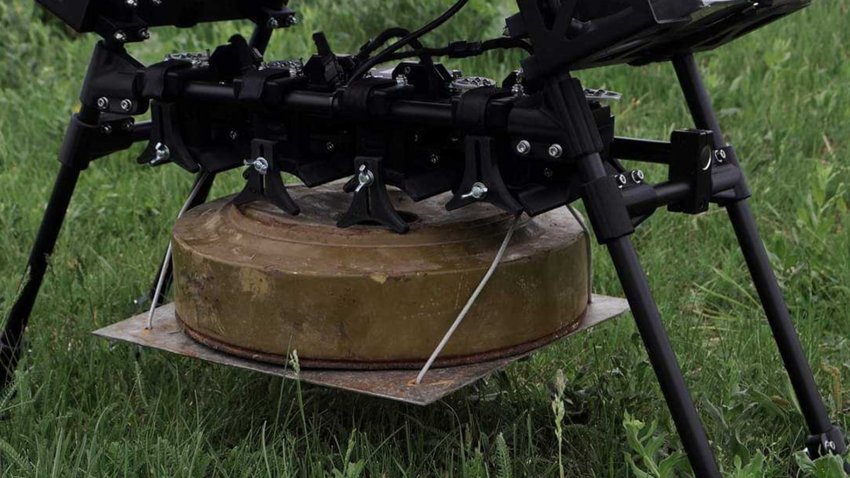 Video: ruští okupanti si postavili most. Ukrajinci jim ho záhy odpálili