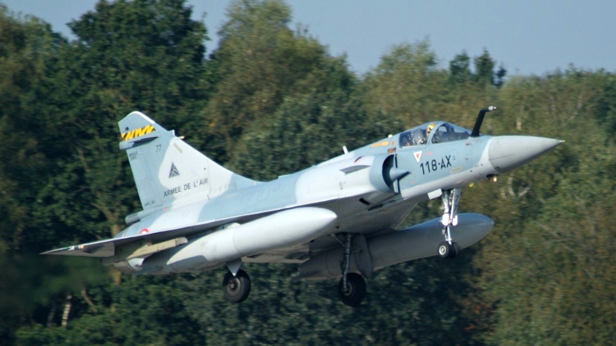 Francie daruje Ukrajině 20 vylepšených stíhaček Mirage 2000-5F
