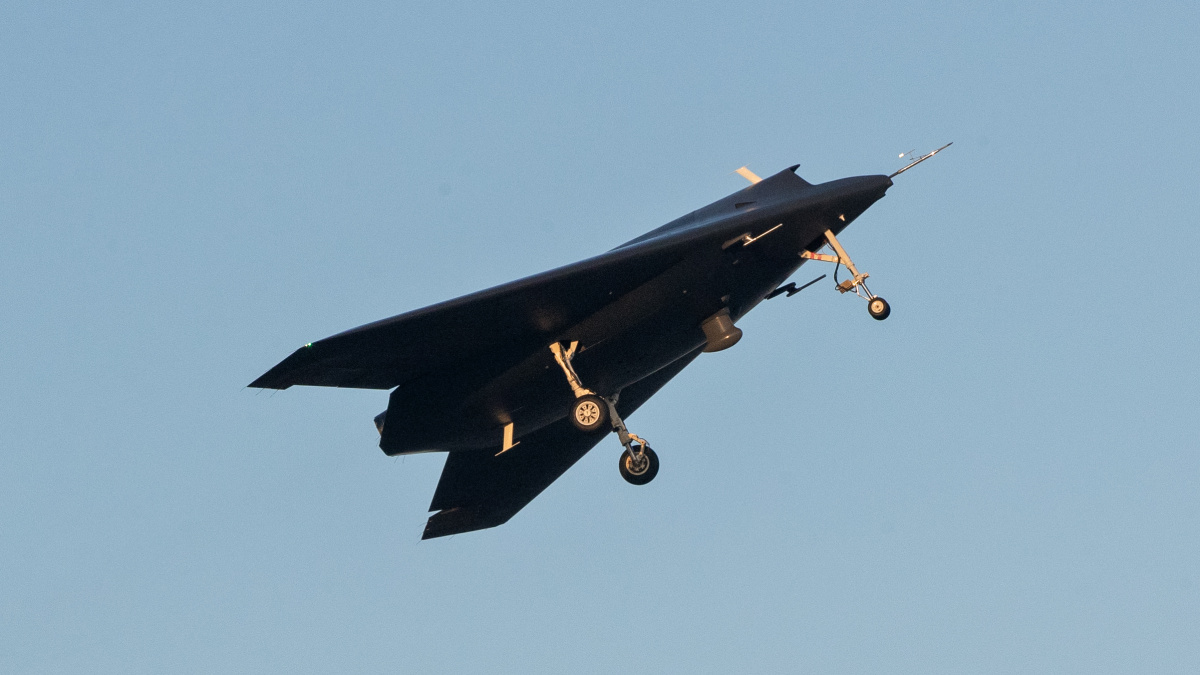 Velký úspěch: turecký dron TAI Anka-3 je 100% ovládán z letadla