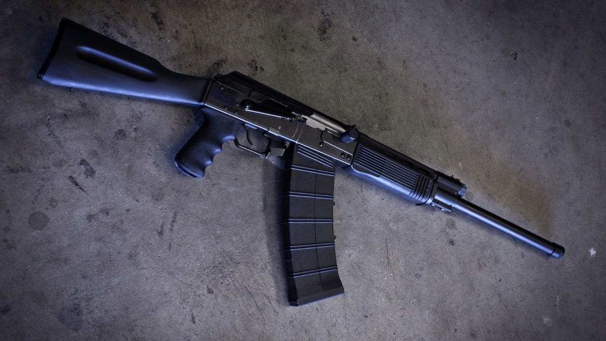 Ruská samonabíjecí brokovnice Saiga-12 vystřelí až 45 ran za minutu