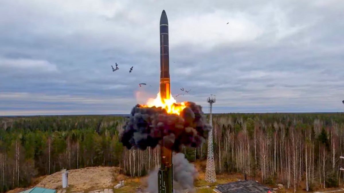 Rusko se chystá odpálit raketu Orešnik. Ukrajina se nemá jak bránit