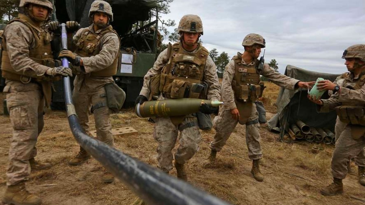 Obavy v NATO sílí: Rusko vyrobí 4krát více dělostřelecké munice