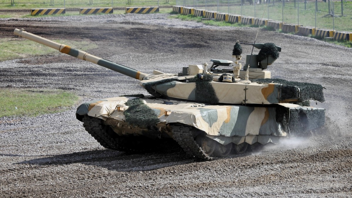 Rusové nemají tanky. Z exhibice poslali jediný T-90MS rovnou na frontu