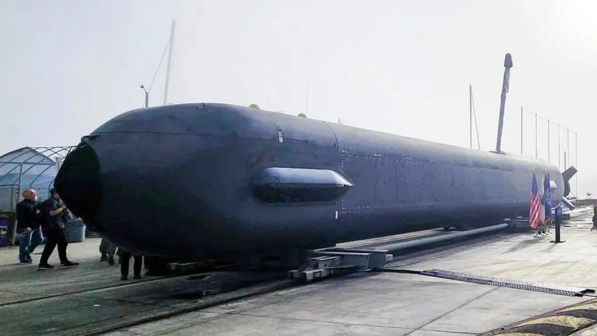 Obří americký dron mění válku pod hladinou. Bez lidí upluje 12 tisíc km
